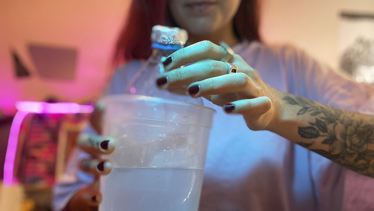 What Is A Gravity Bong And How To Make It? | Fast Buds